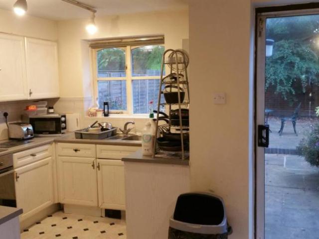 Shared Living/roommate 6 Bedroom For Rent London London 600 ELS101820745