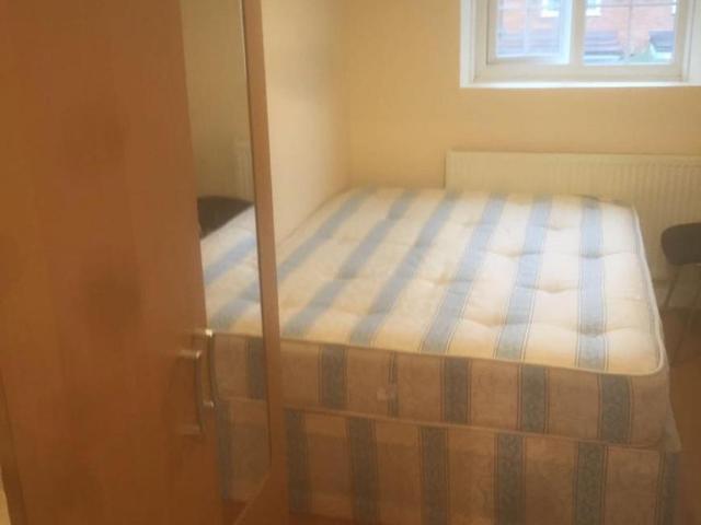 Shared Living/roommate 6 Bedroom For Rent London London 683 ES90562159