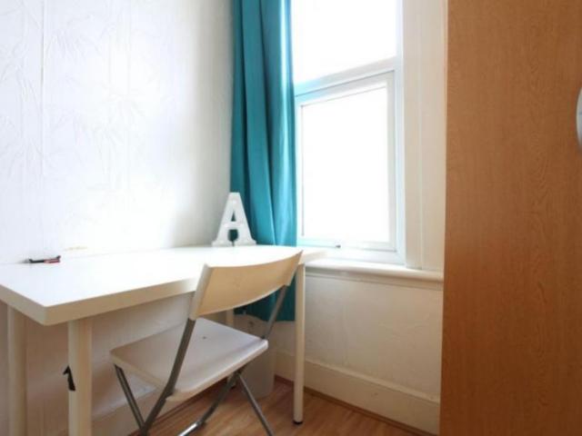 Shared Living/roommate 6 Bedroom For Rent London London 724 ES90559333