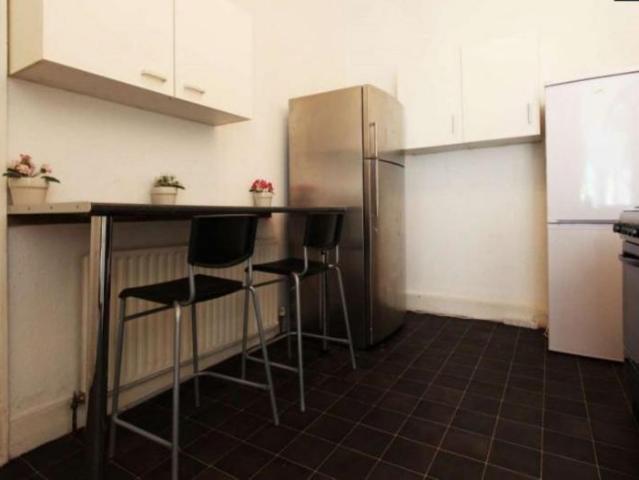 Shared Living/roommate 6 Bedroom For Rent London London 724 ES90559341
