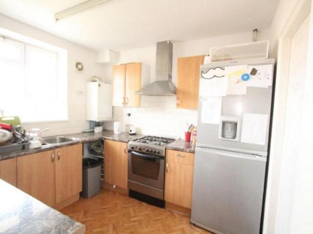 Shared Living/roommate 6 Bedroom For Rent London London 759 ES90559622
