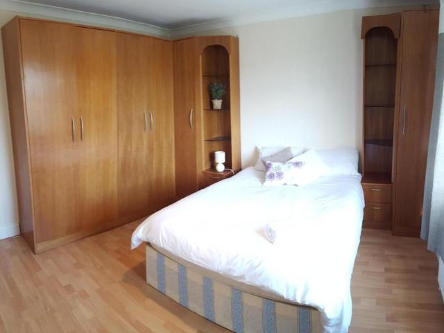 Shared Living/roommate 6 Bedroom For Rent London London 780 ES90562238