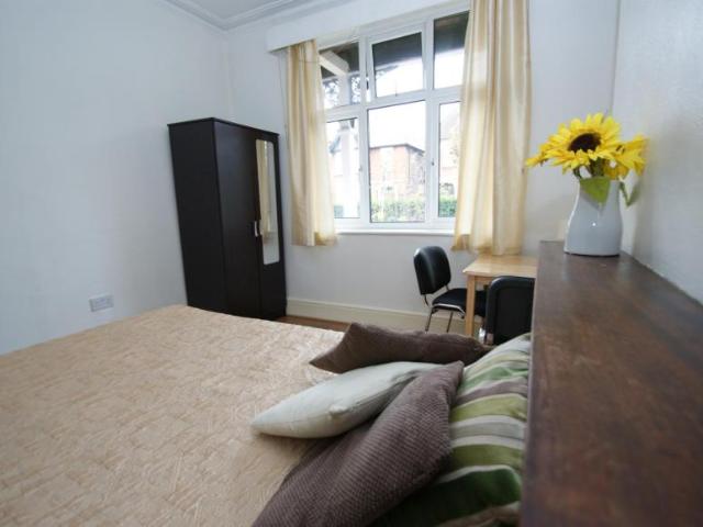 Shared Living/roommate 6 Bedroom For Rent London London 800 ES90562327