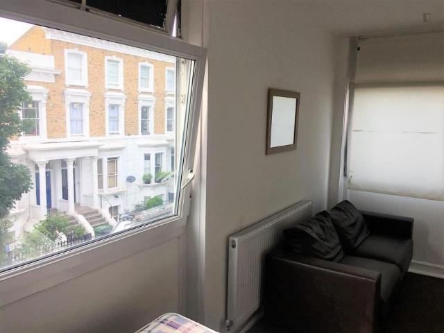 Shared Living/roommate 6 Bedroom For Rent London London 830 ES90562831