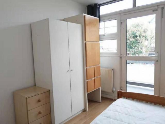 Shared Living/roommate 6 Bedroom For Rent London London 845 ES90559535