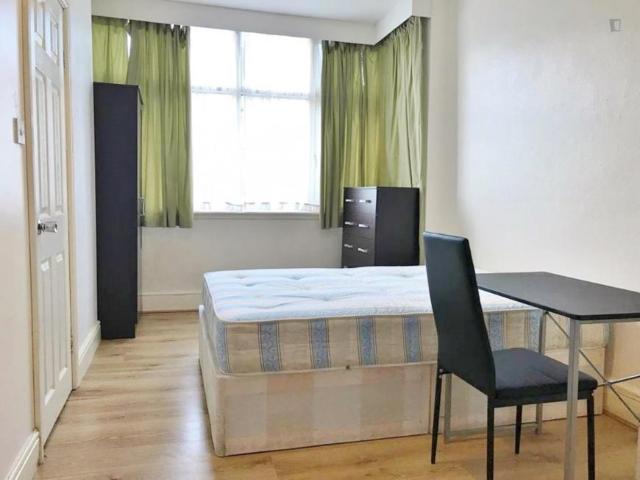 Shared Living/roommate 6 Bedroom For Rent London London 866 ES90562438