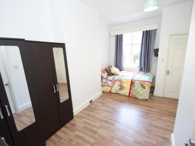 Shared Living/roommate 6 Bedroom For Rent London London 866 ES90562457
