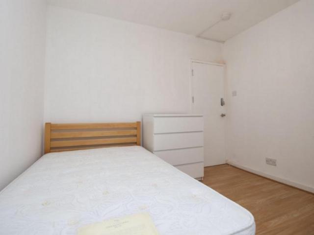 Shared Living/roommate 6 Bedroom For Rent London London 867 ES90559788