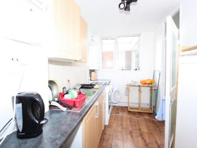 Shared Living/roommate 6 Bedroom For Rent London London 860 ES90562850