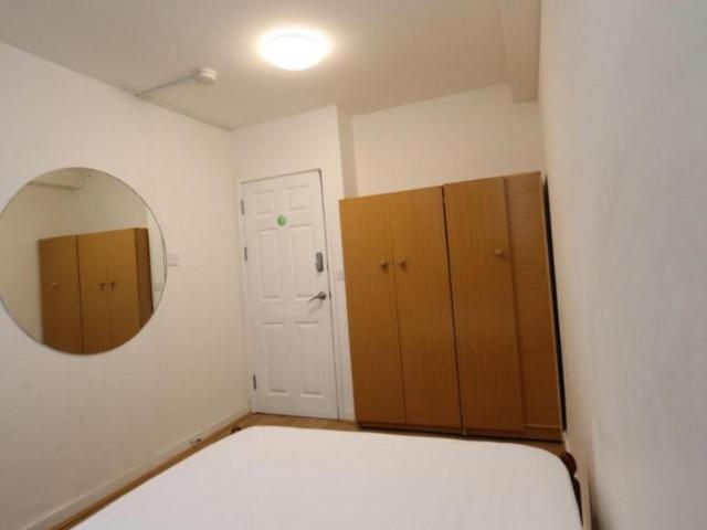 Shared Living/roommate 6 Bedroom For Rent London London 889 ES90559534