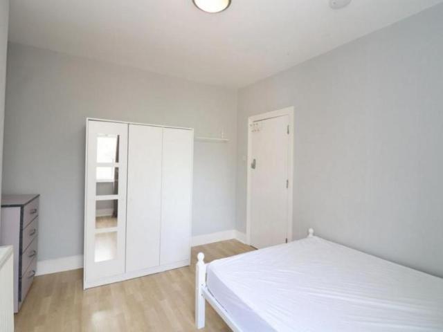 Shared Living/roommate 6 Bedroom For Rent London London 889 ES90560064
