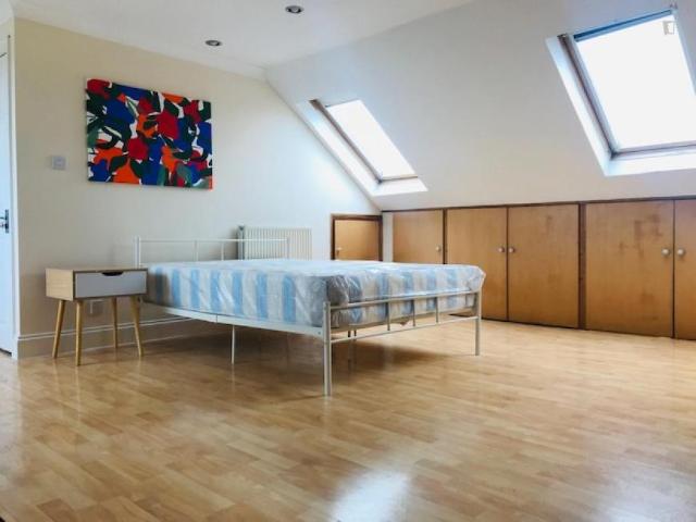 Shared Living/roommate 6 Bedroom For Rent London London 880 ES90562439