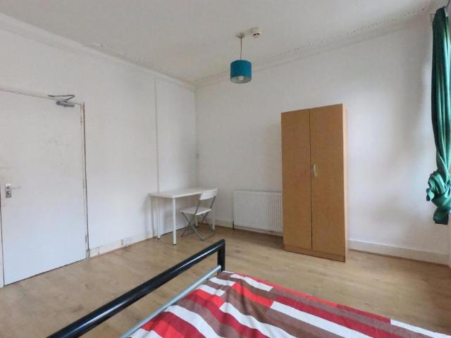 Shared Living/roommate 6 Bedroom For Rent London London 906 ES90560453