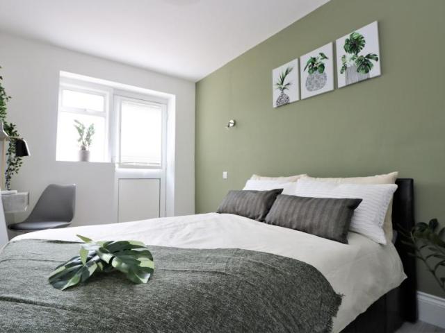 Shared Living/roommate 6 Bedroom For Rent London London 900 ES90562522