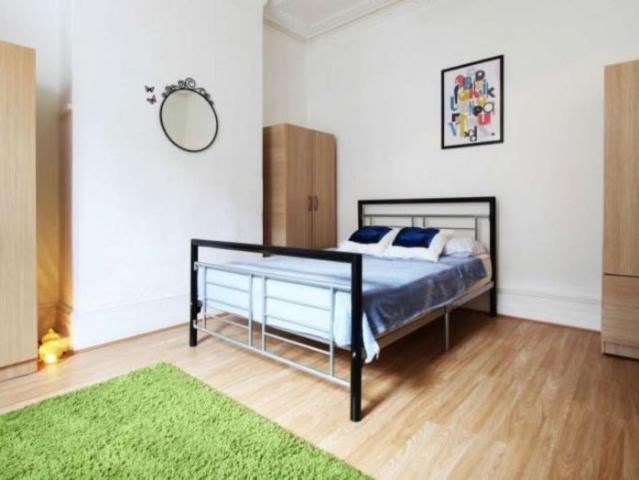 Shared Living/roommate 6 Bedroom For Rent London London 919 ES90559322