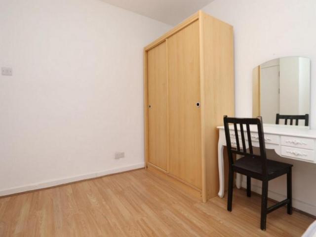Shared Living/roommate 6 Bedroom For Rent London London 932 ES90559787