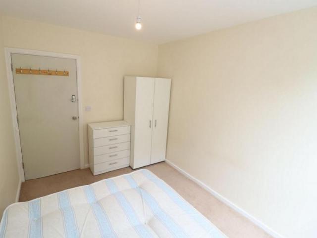 Shared Living/roommate 6 Bedroom For Rent London London 954 ES90559641