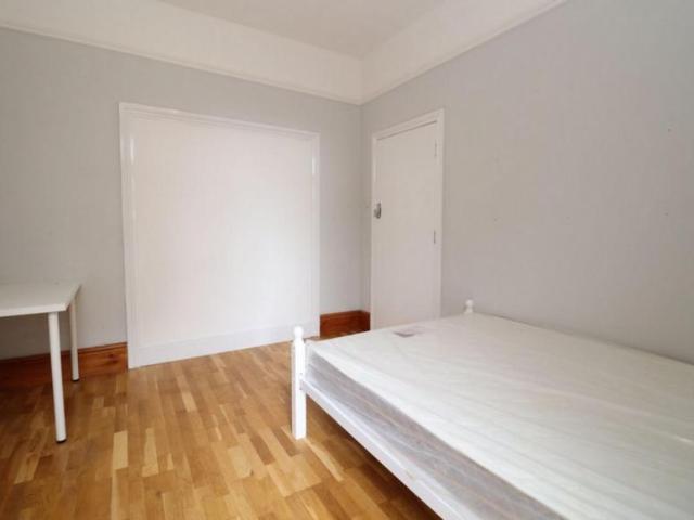 Shared Living/roommate 6 Bedroom For Rent London London 954 ES90559758