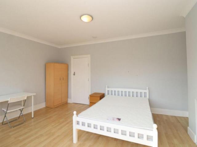 Shared Living/roommate 6 Bedroom For Rent London London 954 ES90559898