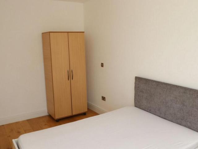 Shared Living/roommate 6 Bedroom For Rent London London 997 ES90559607