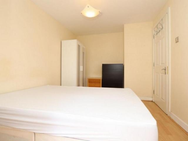 Shared Living/roommate 6 Bedroom For Rent London London 997 ES90559822