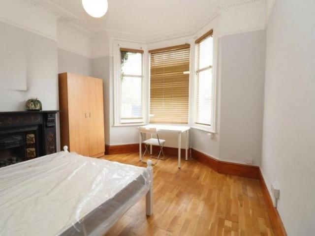 Shared Living/roommate 6 Bedroom For Rent London London 997 ES90560274