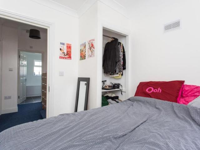 Shared Living/roommate 8 Bedroom For Rent London London 520 ES90562077