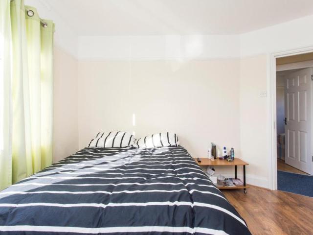 Shared Living/roommate 8 Bedroom For Rent London London 683 ES90562310
