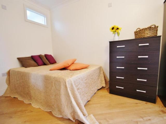 Shared Living/roommate 8 Bedroom For Rent London London 700 ELS90562161