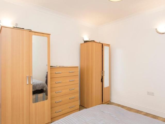 Shared Living/roommate 8 Bedroom For Rent London London 800 ES90562275