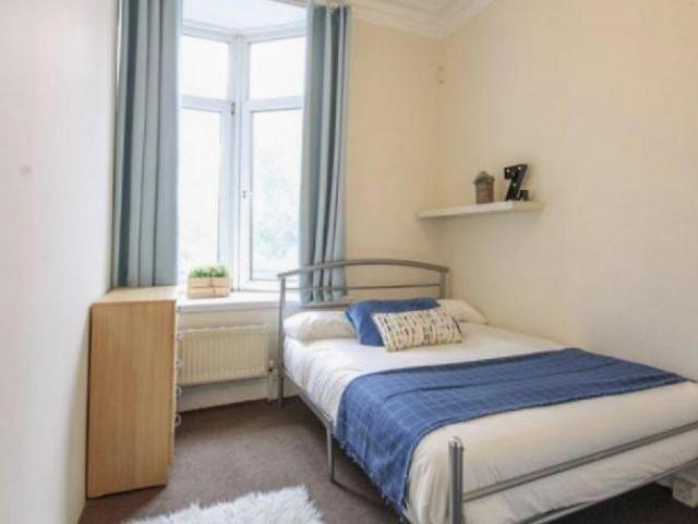 Shared Living/roommate 9 Bedroom For Rent London London 715 ES90559662