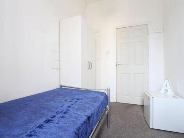 Shared Living/roommate 9 Bedroom For Rent London London 715 ES90559666