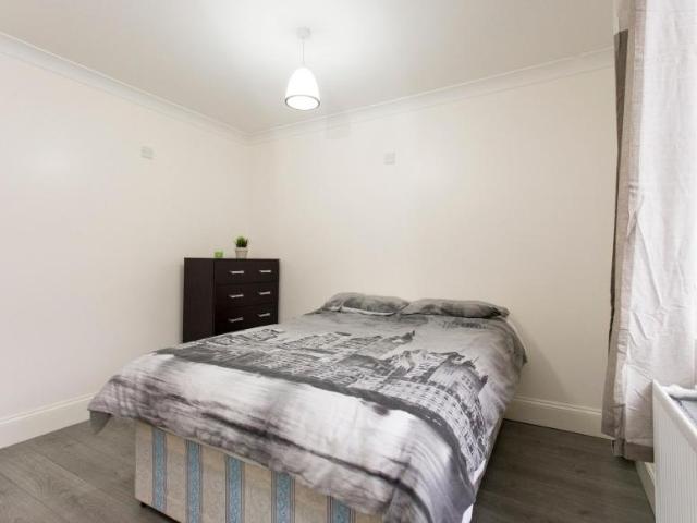 Shared Living/roommate 9 Bedroom For Rent London London 780 ES90562946