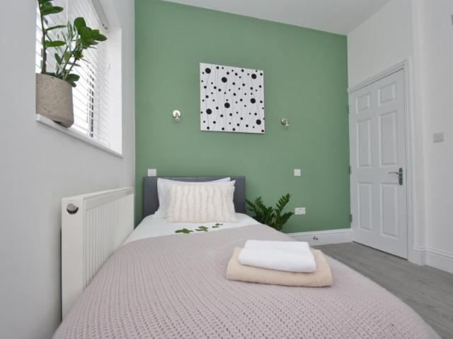 Shared Living/roommate 9 Bedroom For Rent London London 780 ES90562223