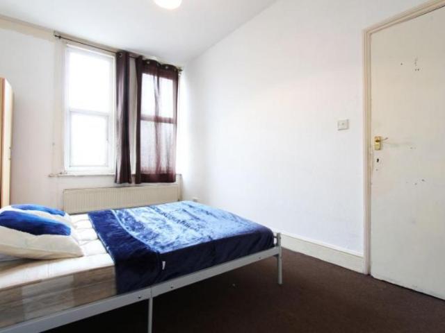 Shared Living/roommate 9 Bedroom For Rent London London 845 ES90559663