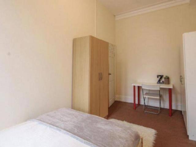 Shared Living/roommate 9 Bedroom For Rent London London 845 ES90559667
