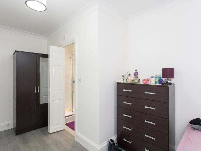 Shared Living/roommate 9 Bedroom For Rent London London 860 ES90562384