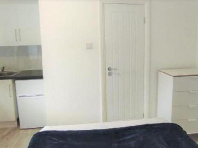 Shared Living/roommate 9 Bedroom For Rent London London 870 ES90560728
