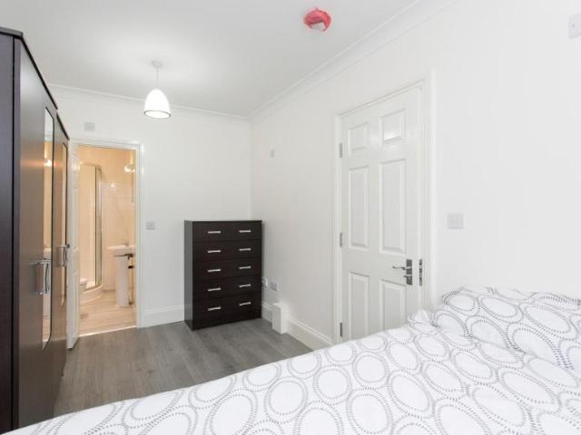 Shared Living/roommate 9 Bedroom For Rent London London 880 ES90562446