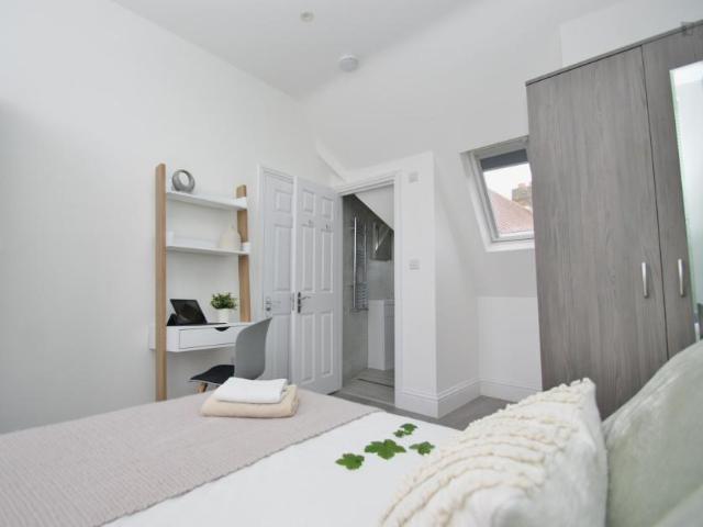 Shared Living/roommate 9 Bedroom For Rent London London 900 ES90562491