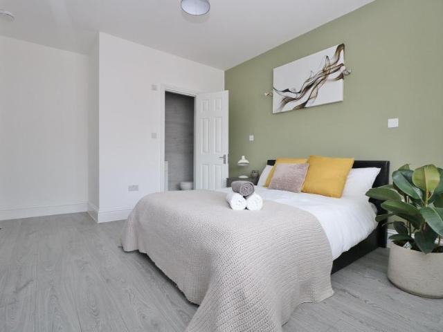 Shared Living/roommate 9 Bedroom For Rent London London 900 ES90562549