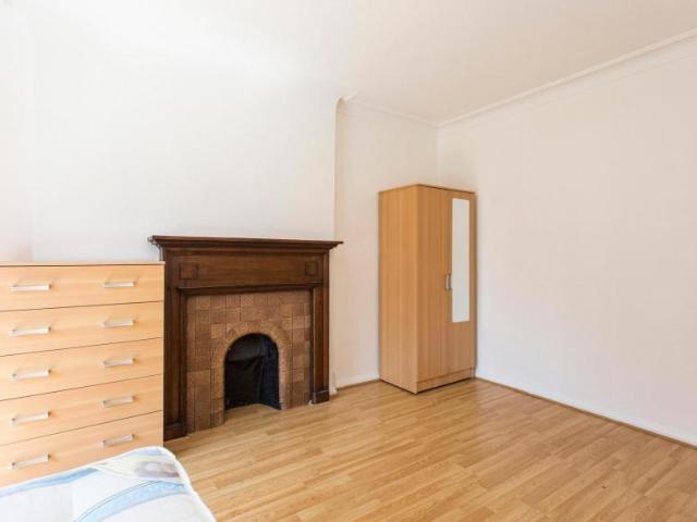 Shared Living/roommate 9 Bedroom For Rent London London 910 ES90562561