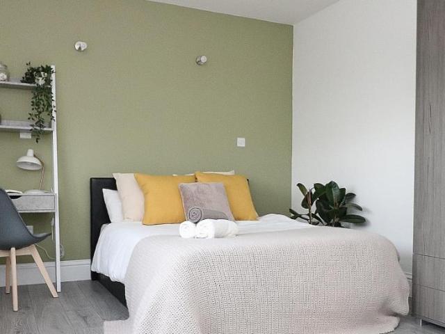 Shared Living/roommate 9 Bedroom For Rent London London 920 ES90563342
