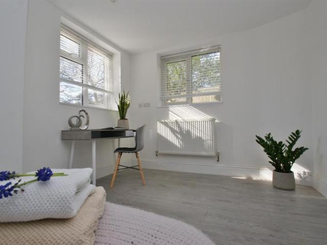 Shared Living/roommate 9 Bedroom For Rent London London 998 ES90562634