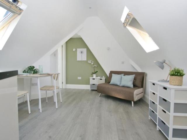 Shared Living/roommate For Rent London London 1155 ES90562079