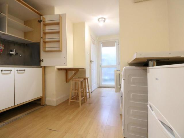 Shared Living/roommate For Rent London London 1150 ES90562103