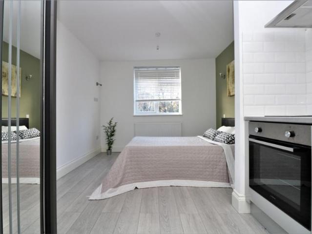 Shared Living/roommate For Rent London London 1200 ES90562108