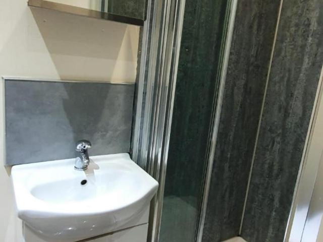Shared Living/roommate For Rent London London 1250 ES90563774