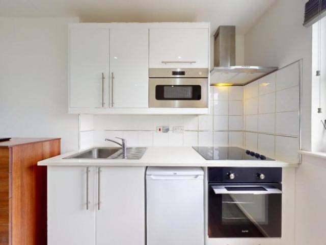 Shared Living/roommate For Rent London London 1300 ES90563948