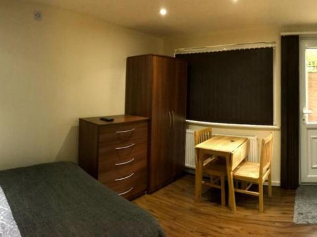 Shared Living/roommate For Rent London London 1300 ES90563972
